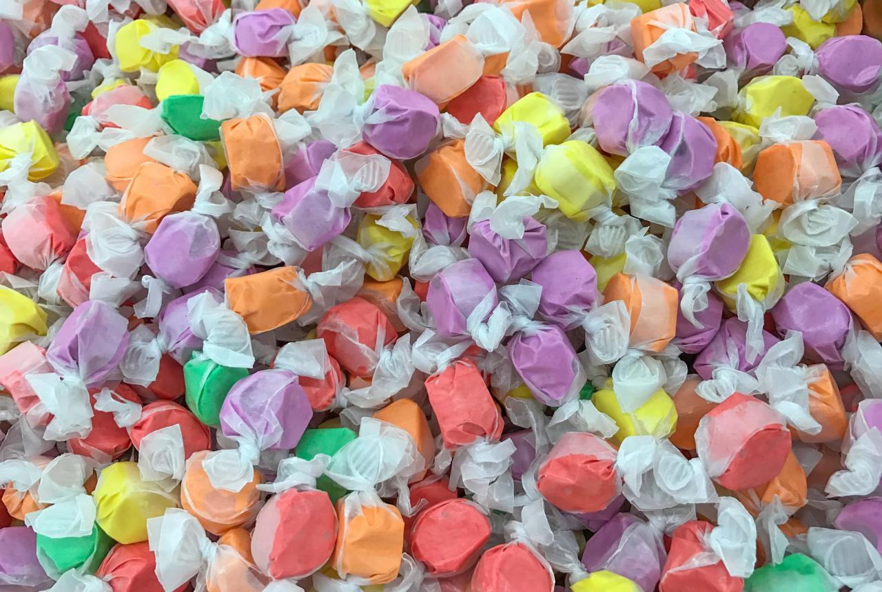 How To Make A Saltwater Taffy The Easy And Enjoyable Way - Foodandmeal.com