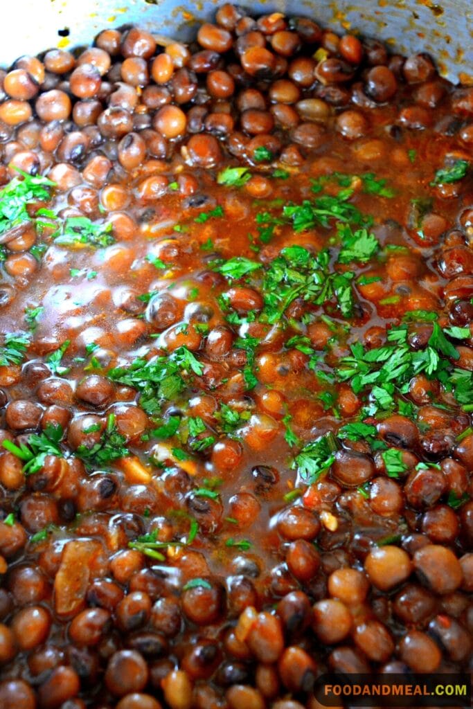 Kenya Mbaazi - Pea Beans Nairobi Style Easy Recipe - Foodandmeal.com