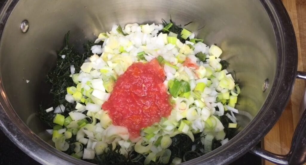 Fumbwa Recipe - Wild Spinach In Palm Oil And Peanuts - Foodandmeal.com