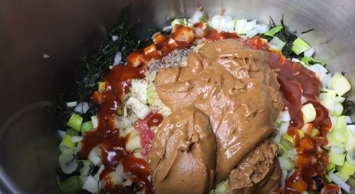 Fumbwa Recipe - Wild Spinach In Palm Oil And Peanuts - Foodandmeal.com